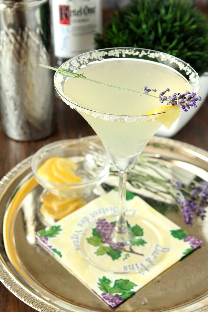 Levandų limonadas Martini – kūrybinė kulinarija - Pasaulio receptai